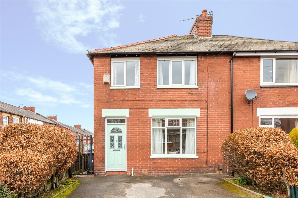 Springfield Lane, Thornham, Royton, Oldham, OL2 3 bed semi-detached ...