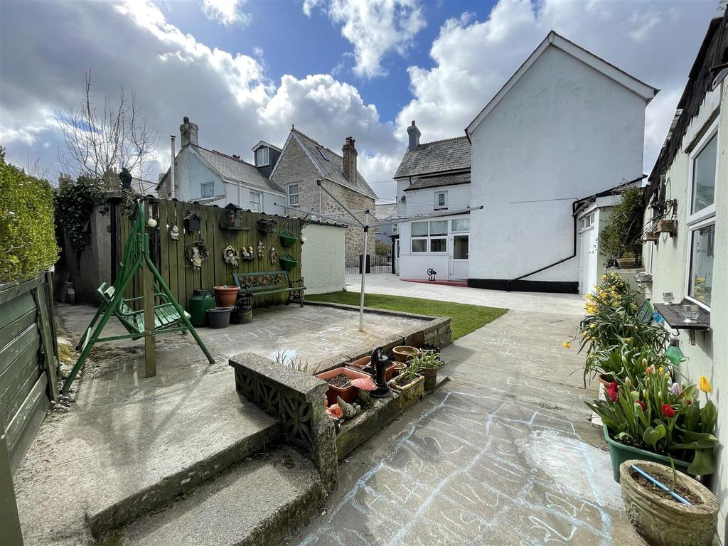 Fore Street, Bugle 4 bed semi-detached house - £250,000
