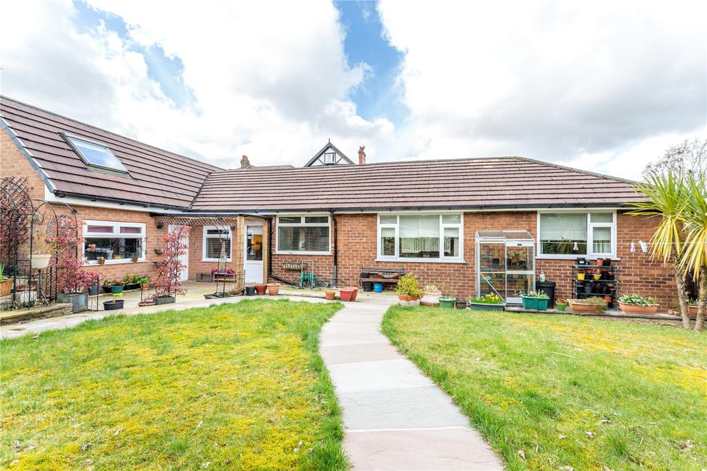 Chadderton Park Road, Chadderton... 4 bed detached bungalow - £369,950