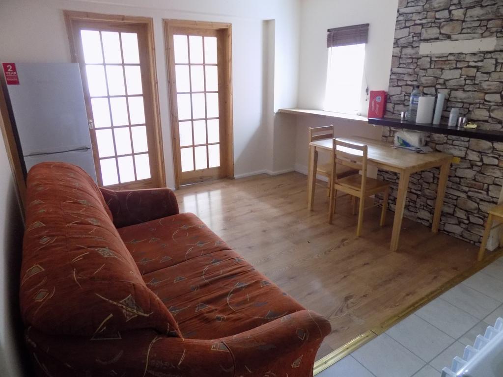 Marsh Road, Luton, Bedfordshire, LU3 2 bed apartment - £700 pcm (£162 pw)