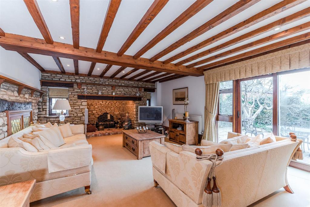 Lavendon, Olney, Buckinghamshire 7 bed barn conversion - £1,250,000