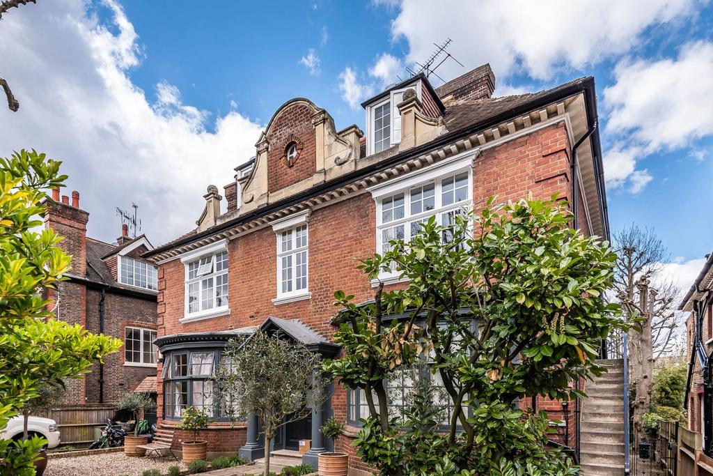 Chartfield Avenue, Putney 2 bed flat - £650,000