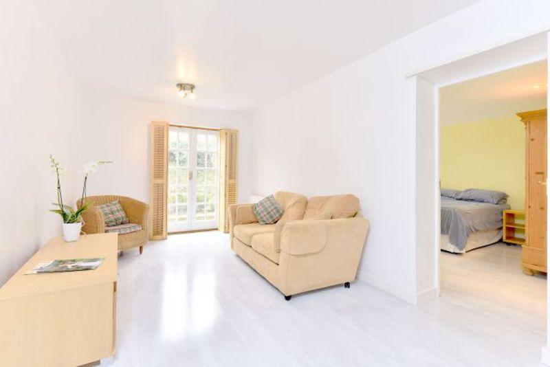 Brook Drive, London 1 bed flat - £435,000