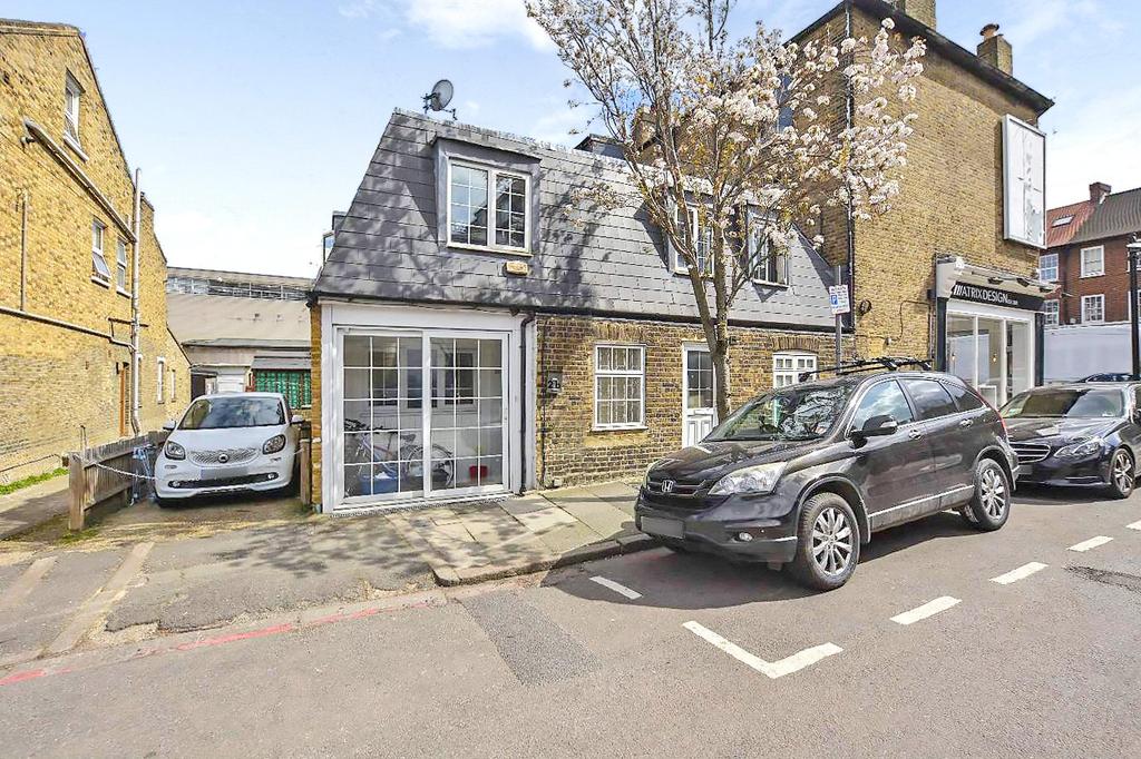 Elm Road, London, SW14 3 bed apartment - £430,000