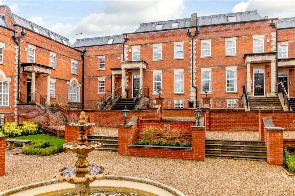 Princess Gate, London Road... 4 bed terraced house - £4,000 pcm (£923 pw)