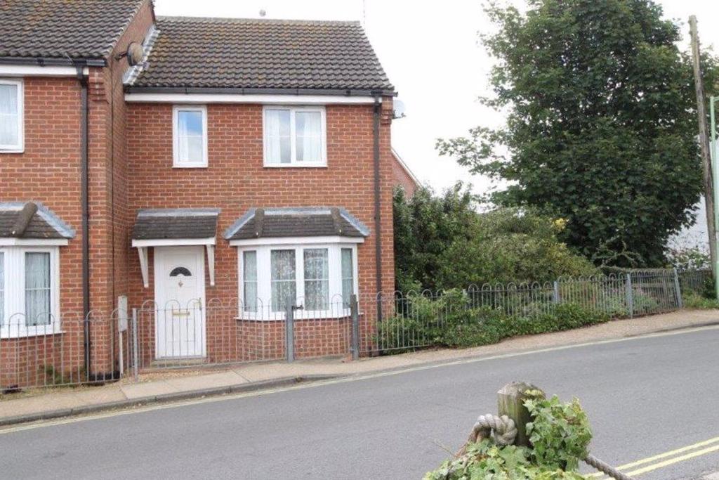 Commodore Road, Lowestoft, Suffolk 2 bed house - £700 pcm (£162 pw)
