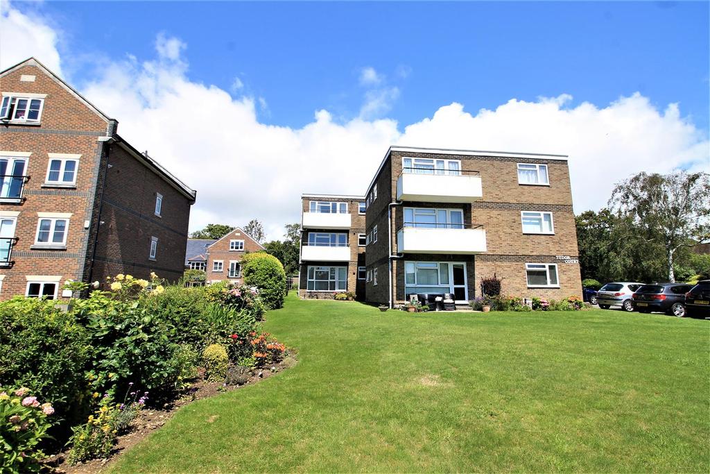 Collington Avenue, Bexhill-On-Sea 2 bed flat - £235,000