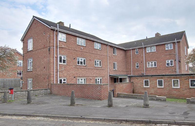 College Road, Trowbridge 2 bed apartment - £99,500