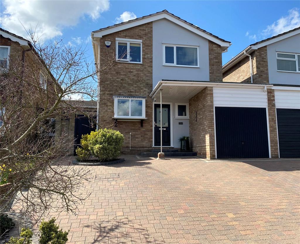 Warwick Road, Rayleigh, Essex, SS6 3 bed link detached house - £465,000