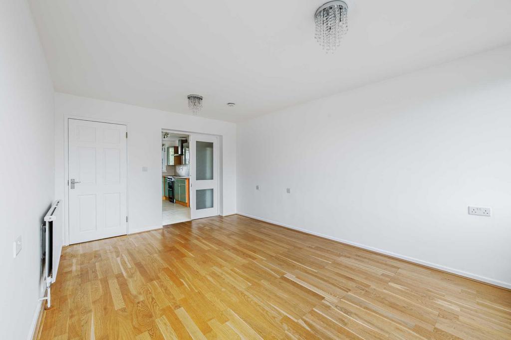 Otho Court, Augustus Close, Brentford... 1 bed flat - £300,000