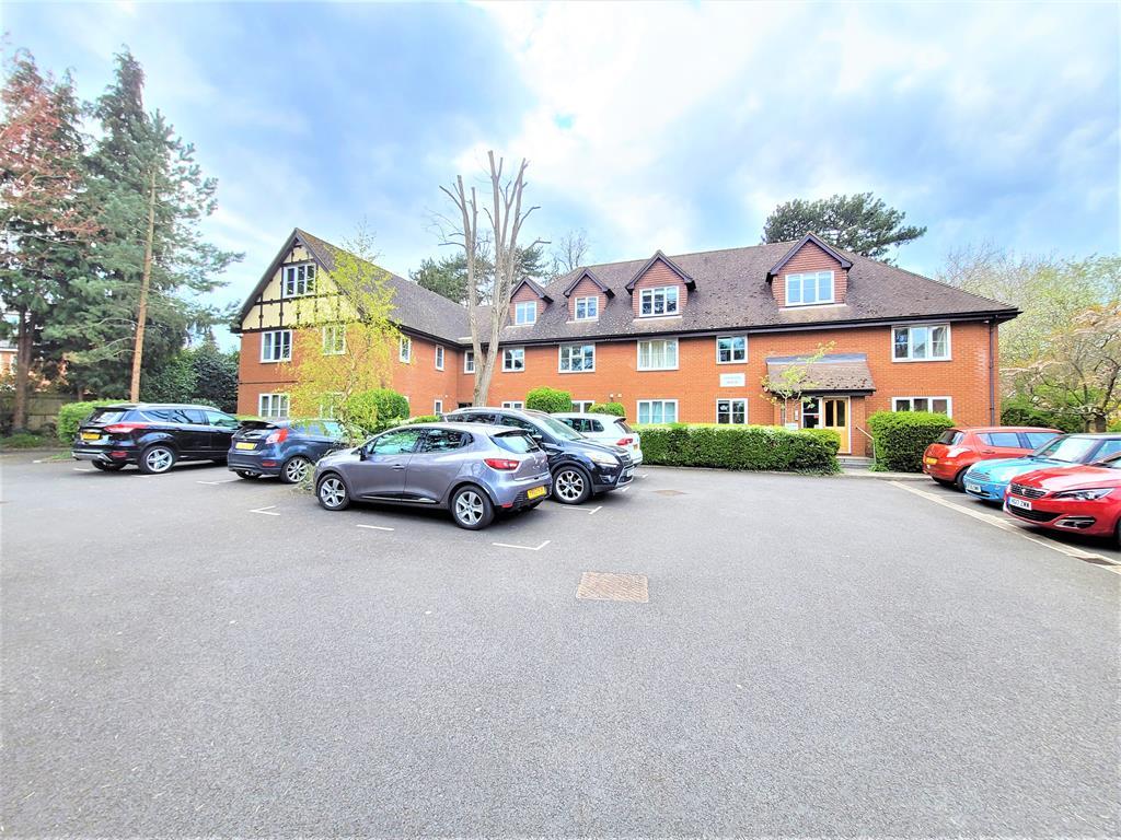 Lockton House Rectory Road, Wokingham, RG40 1DP 2 bed ground floor flat ...