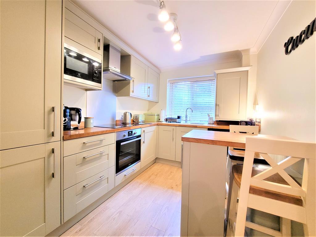 Lockton House Rectory Road, Wokingham, RG40 1DP 2 bed ground floor flat ...