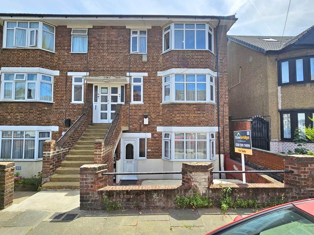Clova Road, Forest Gate, E7 2 bed flat for sale - £340,000