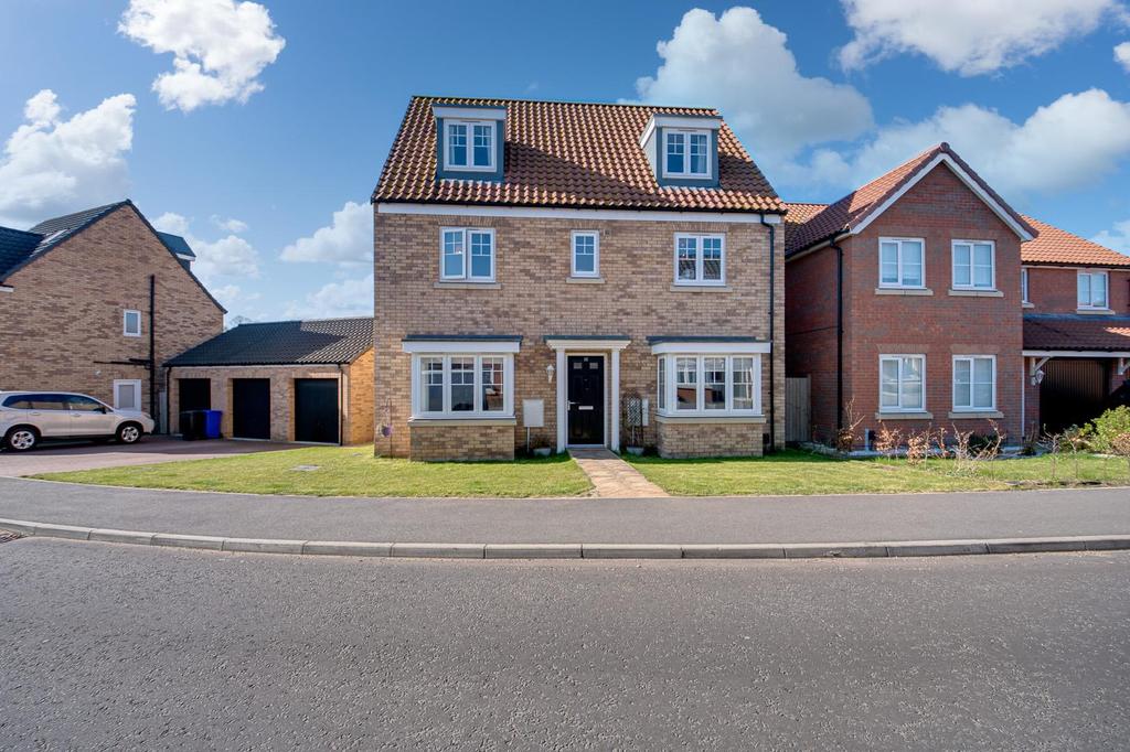 Glebe Drive, Exning, Newmarket 5 bed detached house - £450,000