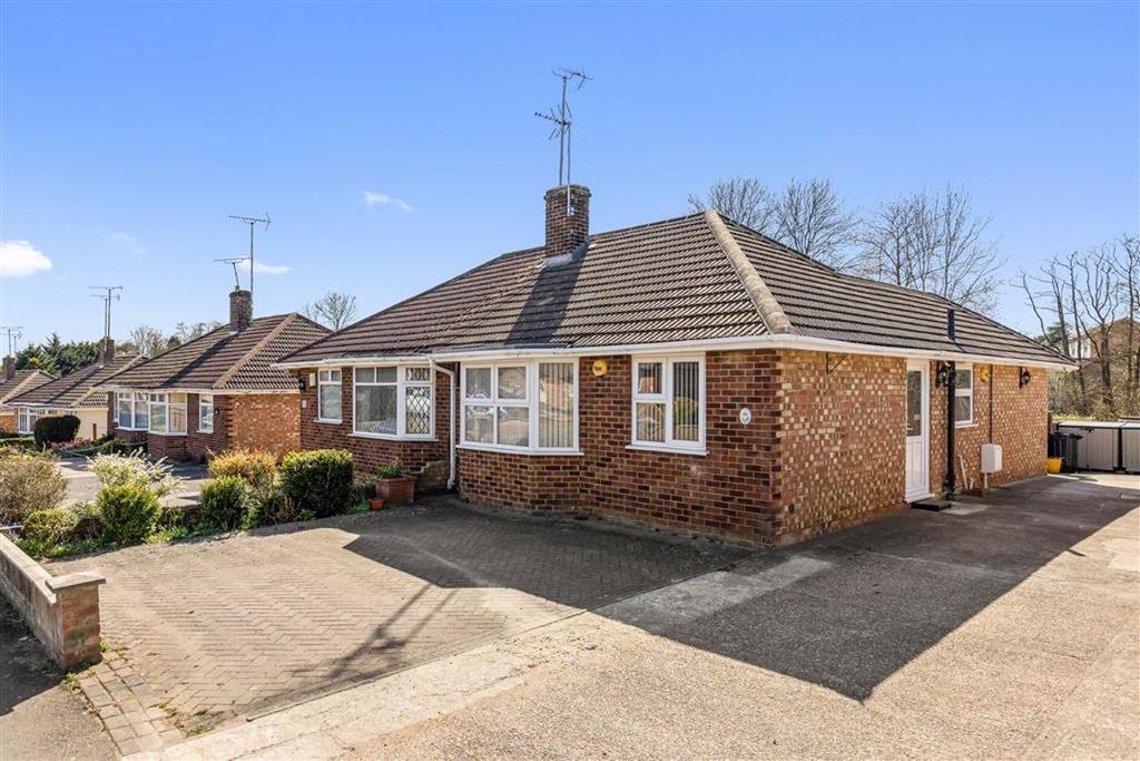 Bybrook Road, Kennington, Ashford 2 bed semi-detached bungalow - £285,000