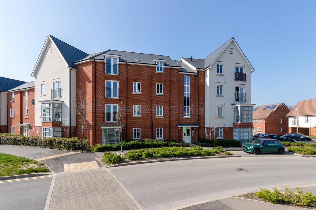 Whitlock Avenue, Wokingham... 2 bed apartment - £260,000