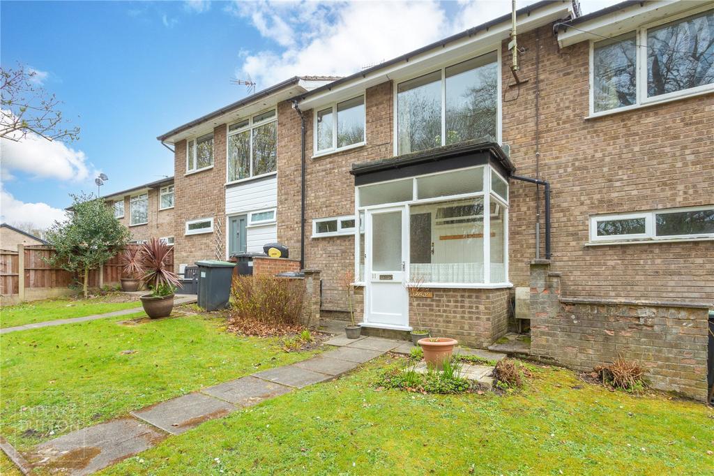 Turnlee Drive, Glossop, SK13 3 bed terraced house - £185,000