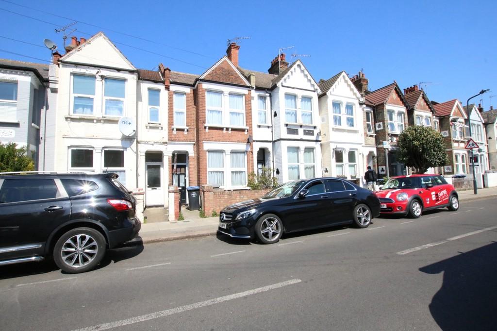 Chapter Road, Willesden, London 2 bed flat - £1,550 pcm (£358 pw)