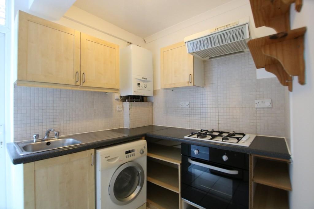 Chapter Road, Willesden, London 2 bed flat - £1,550 pcm (£358 pw)