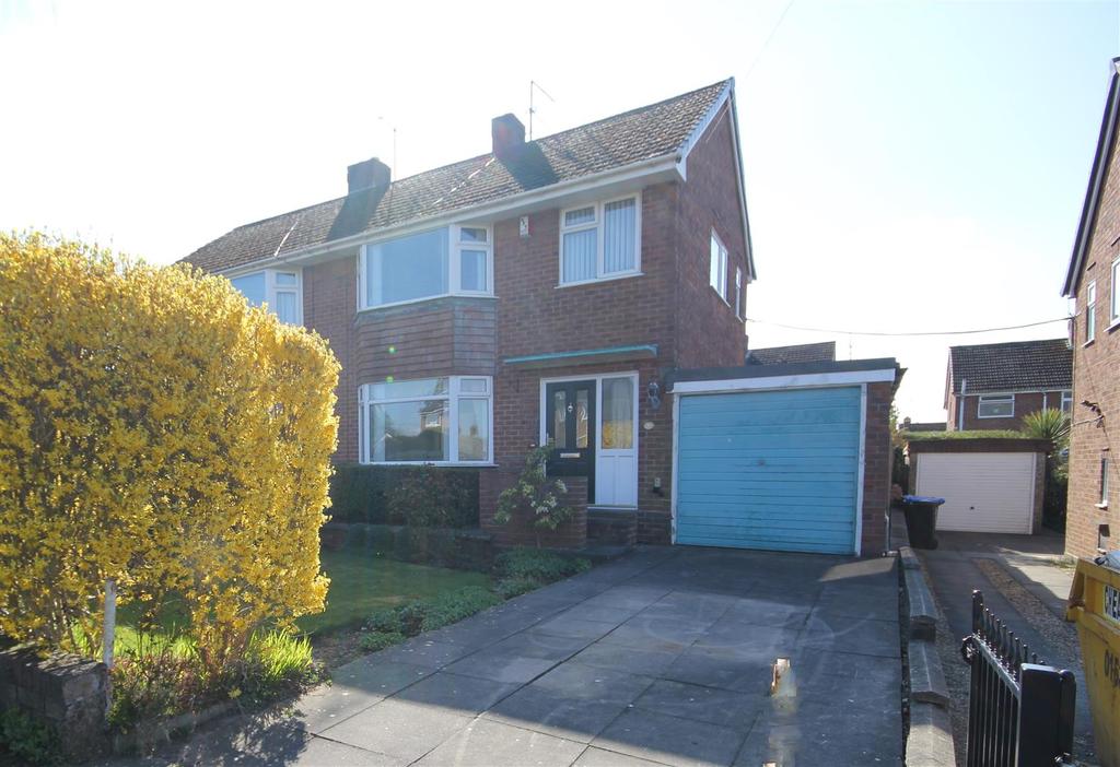 Portland Drive, Forsbrook, 3 bed semi-detached house - £189,950
