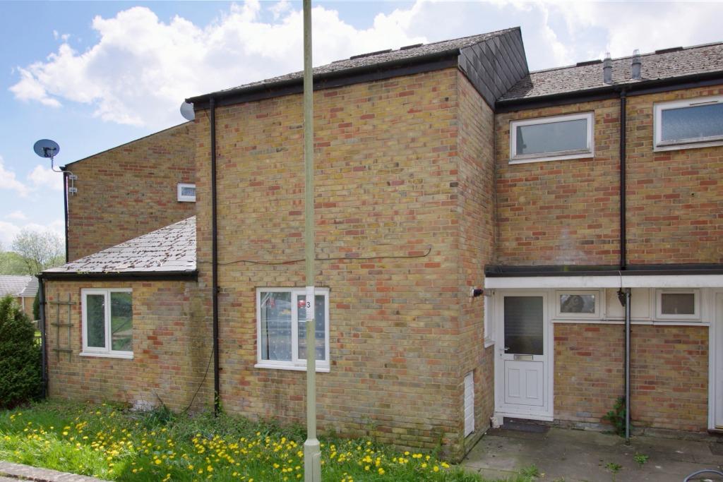 Turin Court, Roman Way, Andover, SP10 5 bed terraced house - £190,000