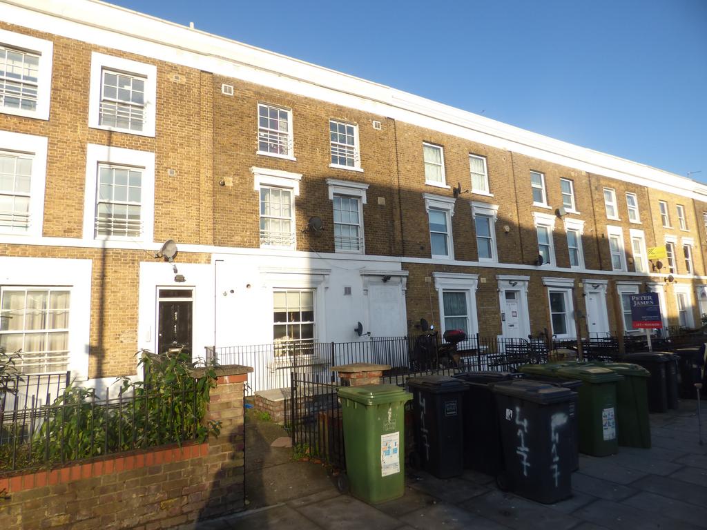 New Cross Road, New Cross SE14 2 bed flat - £1,600 pcm (£369 pw)