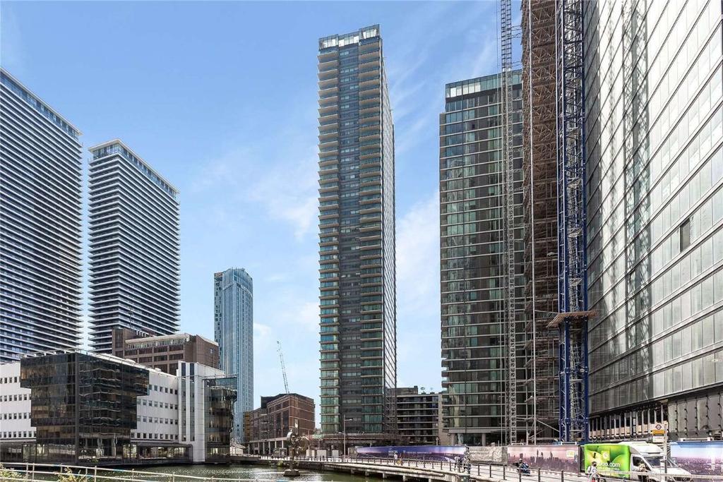 The Landmark, East Tower, Canary... 1 bed apartment - £1,560 pcm (£360 pw)