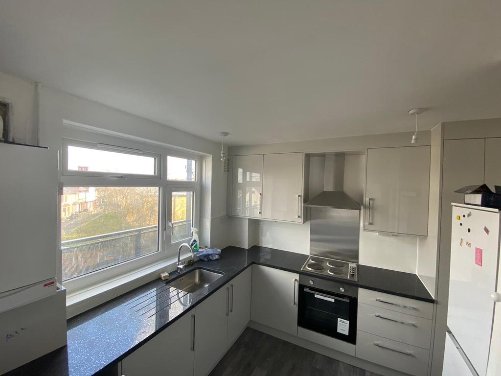 Hyperion House, Brixton Hill, London SW2 2 bed flat - £1,400 pcm (£323 pw)