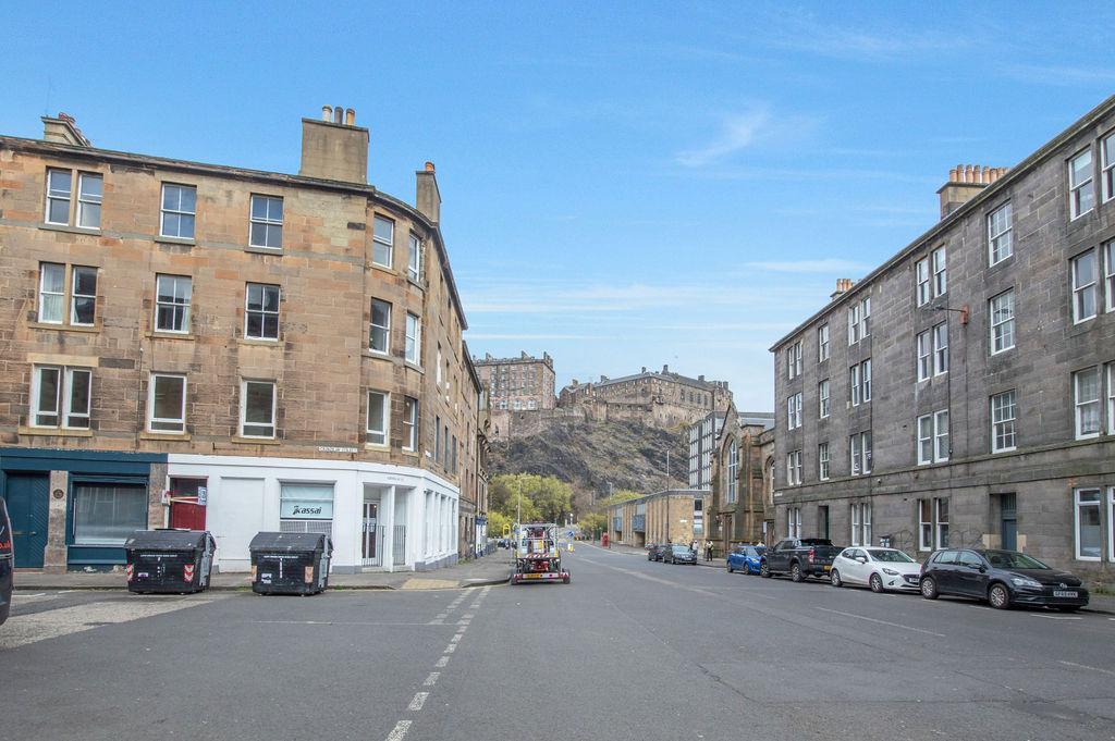 Grindlay Street, Old Town, Edinburgh... 2 bed flat - £1,450 pcm (£335 pw)