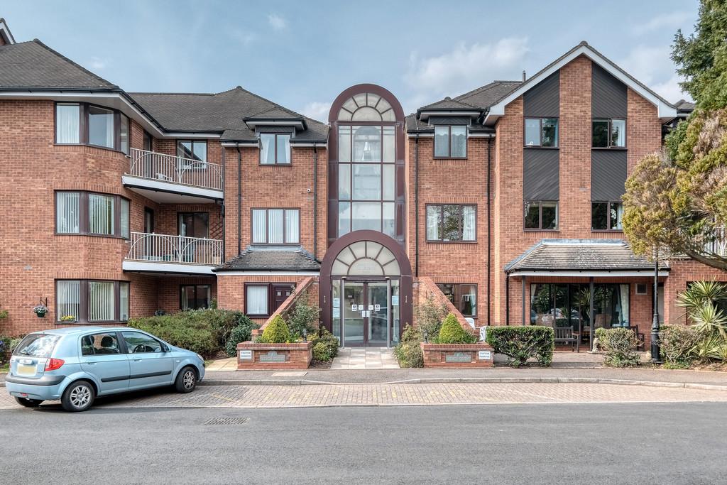 Bushell Drive, Solihull, B91 2QU 2 bed penthouse - £300,000