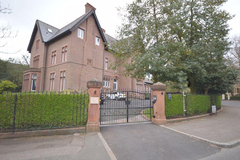 Aigburth Drive, Aigburth 2 bed apartment - £210,000