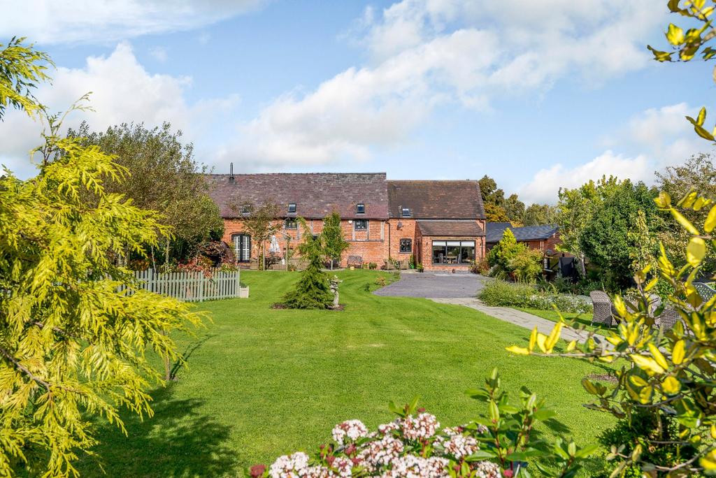 Alkington Hall, Alkington... 4 bed barn conversion - £675,000