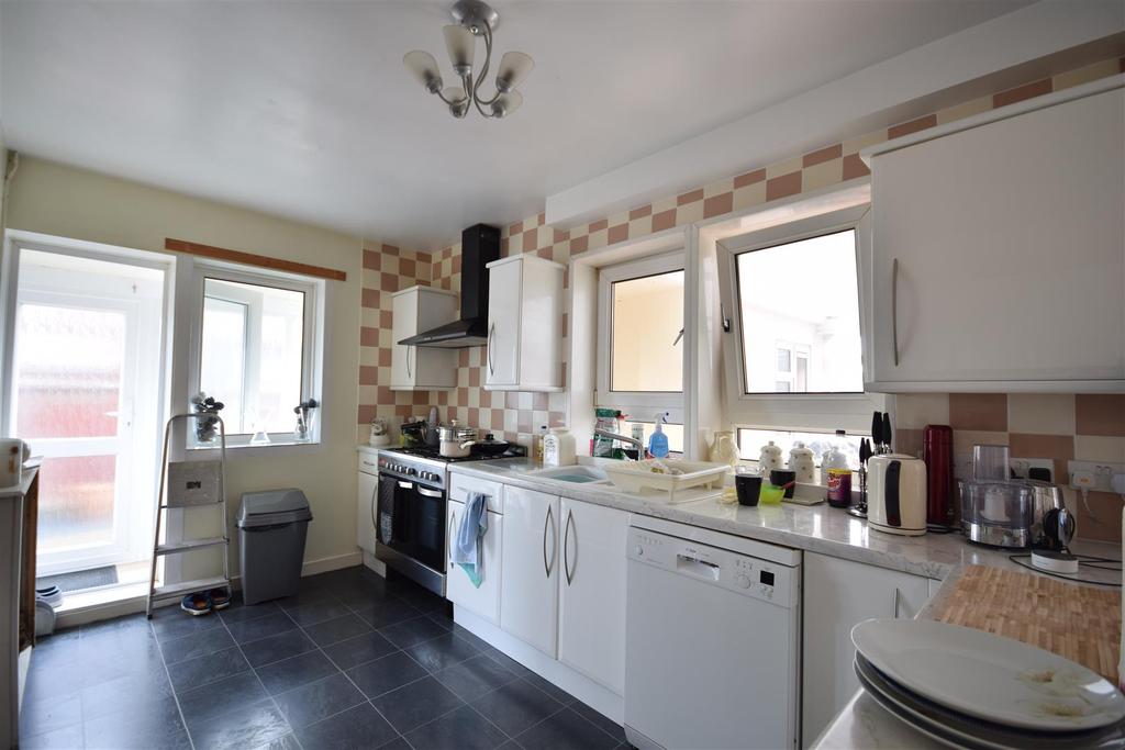 Lea Avenue, Rye 3 bed semi-detached house - £290,000