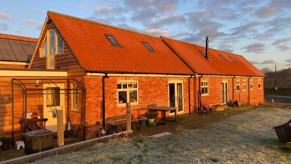 Pilton Road, North Luffenham, Rutland 4 bed barn conversion - £1,500 ...