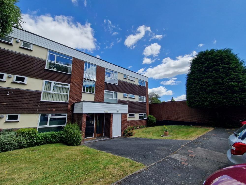 Cobham Court Droitwich Spa WR9 7DH 2 bed flat - £695 pcm (£160 pw)