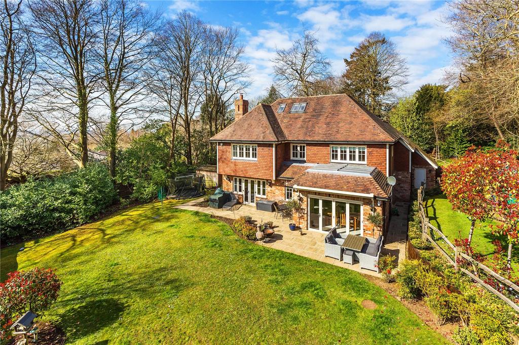 Rockfield Road, Oxted, Surrey, RH8 6 bed detached house - £1,795,000