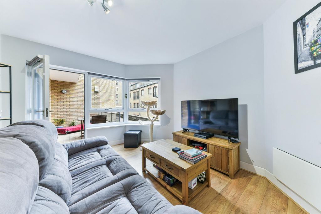 Falconet Court, Wapping E1W 2 bed flat - £650,000