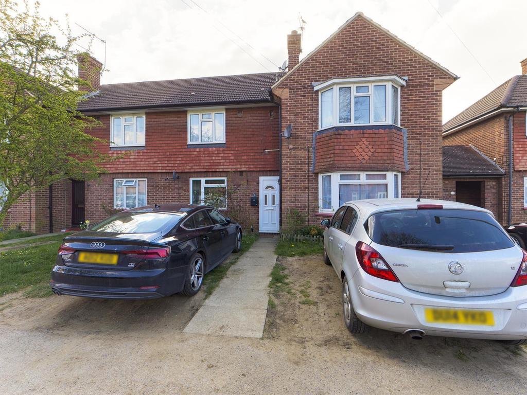 Kent Close, Staines-Upon-Thames, TW18 2 bed maisonette - £1,300 pcm (£ ...