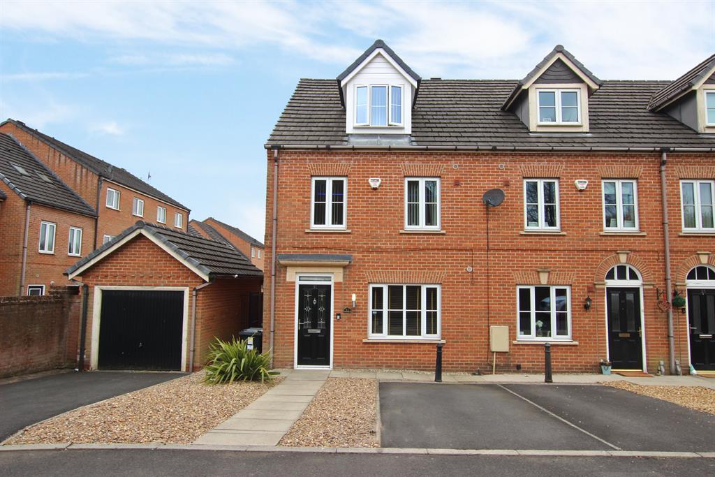 Hallbridge Gardens, Bolton, BL1 8UT 4 bed townhouse - £265,000