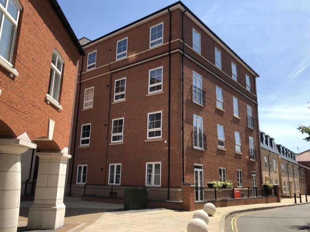Sissinghurst Court, Main Street... 2 bed flat - £230,000
