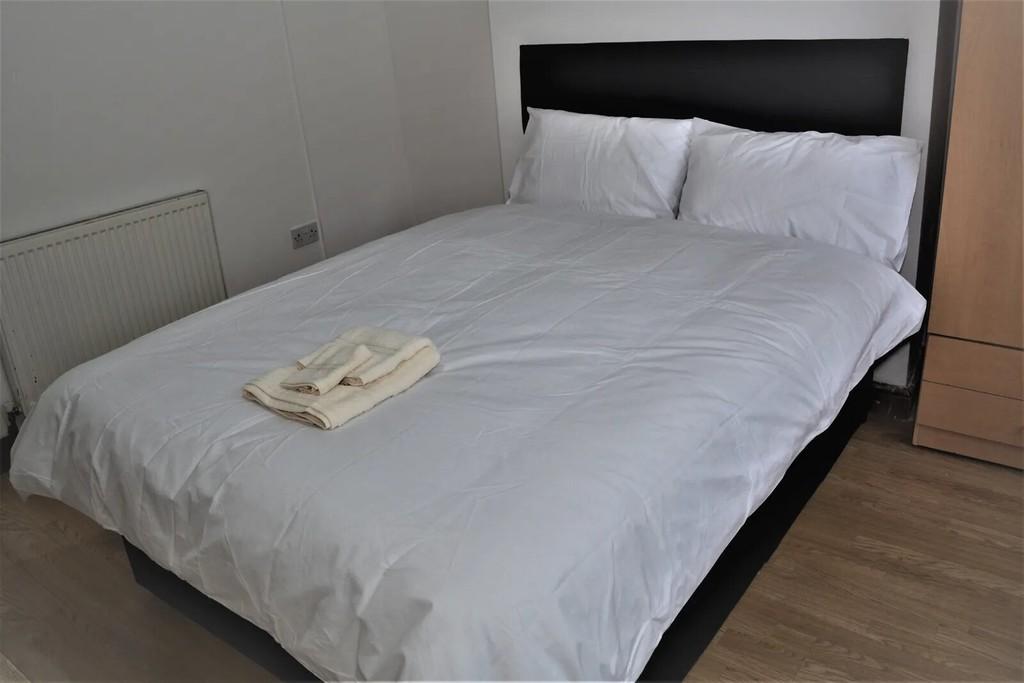 Essian Street, London 2 bed flat - £1,495 pcm (£345 pw)