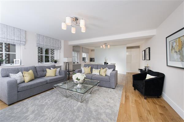 LOWNDES SQUARE, London, SW1X 2 bed flat - £3,467 pcm (£800 pw)