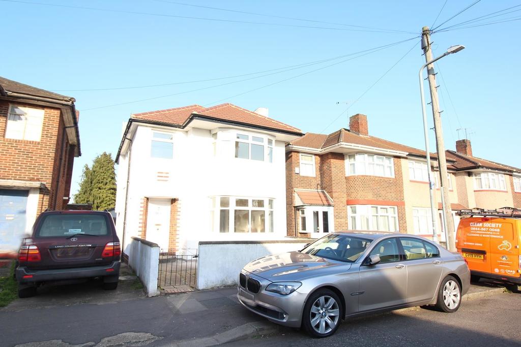 Forterie Gardens Ilford Essex Ig3 3 Bed End Of Terrace House £