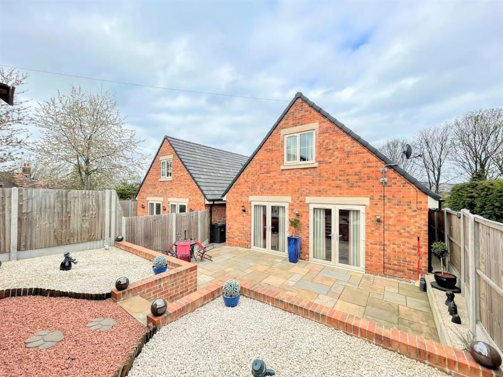 Lynton Court, Kexbrough, Barnsley, S75 5FA 3 bed bungalow - £250,000