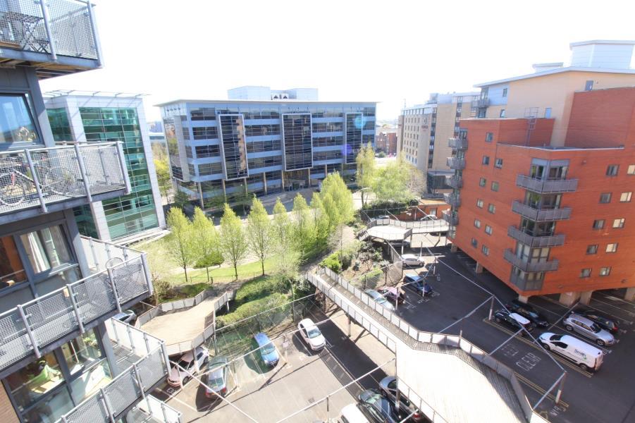 VELOCITY WEST, 5 CITY WALK. LS11 9BG 1 bed penthouse - £725 pcm (£167 pw)