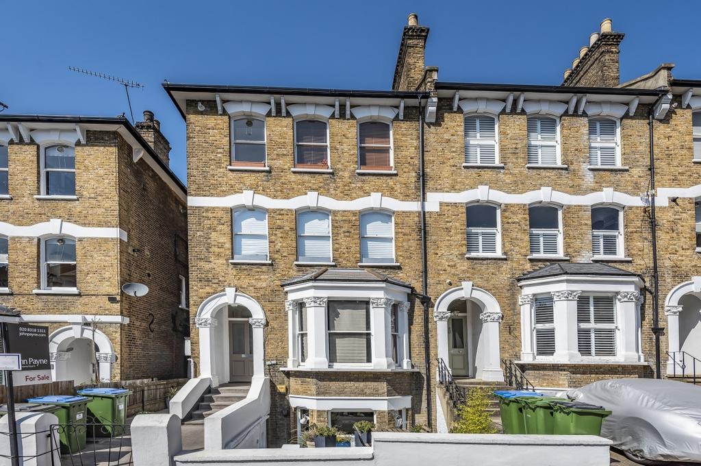 Bennett Park London SE3 1 bed ground floor flat - £395,000