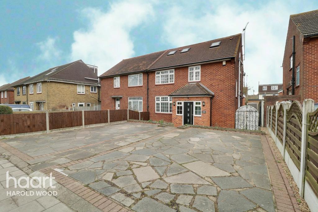 Gooshays Drive, Romford 4 bed semi-detached house - £500,000