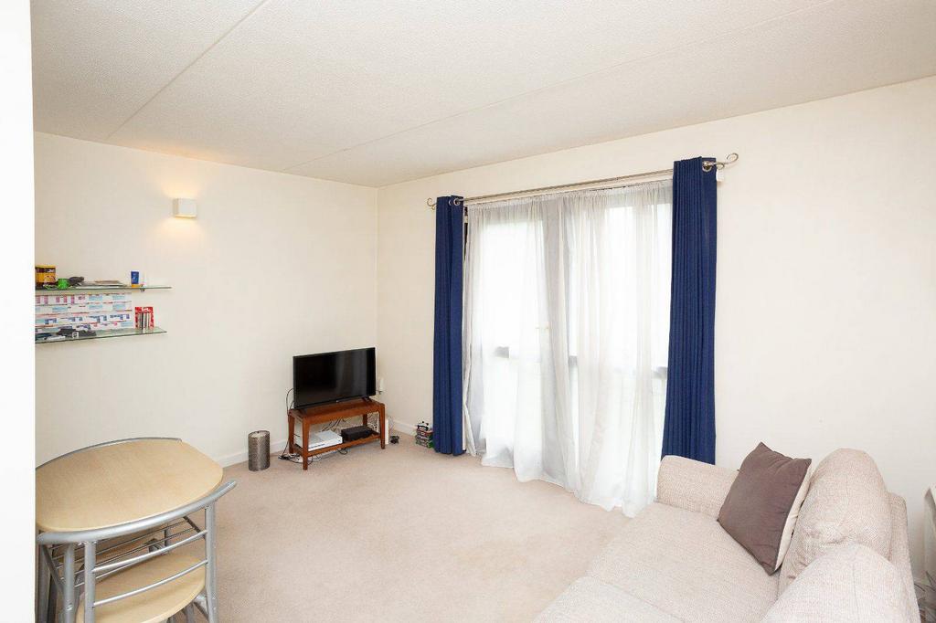 Octavia Court, Watford, WD24 1 bed flat - £185,000