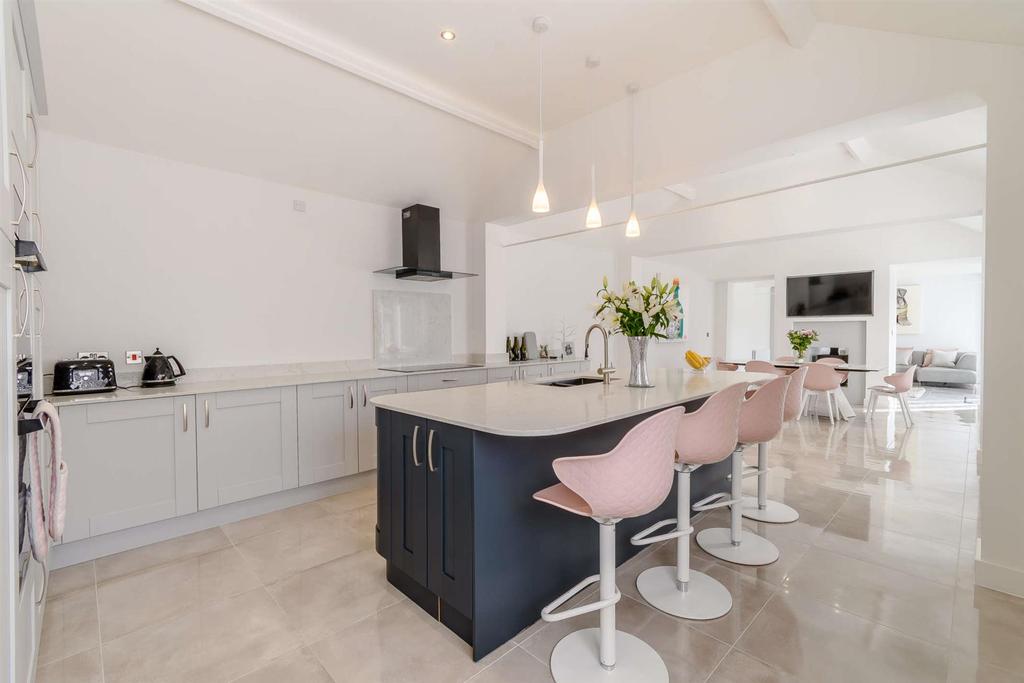 Welton, Daventry, Northamptonshire 4 bed barn conversion - £800,000