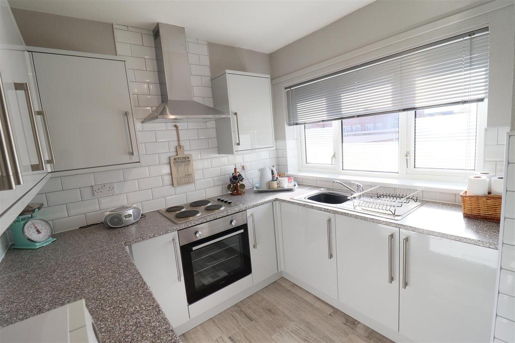Coniston House, Linnaeus Street, Hull 2 bed duplex - £475 pcm (£110 pw)